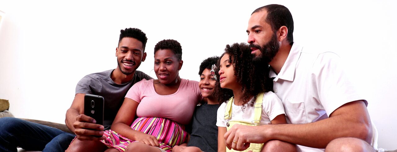 Family Banking Is Getting Easier With Crew – Marriage Kids and Money